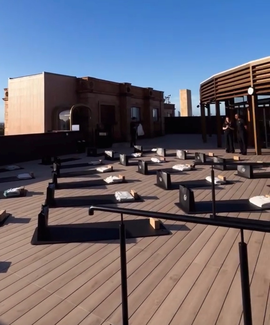 Yoga in the clouds at Harrods rooftop event hosted by Açai Berry, On ...